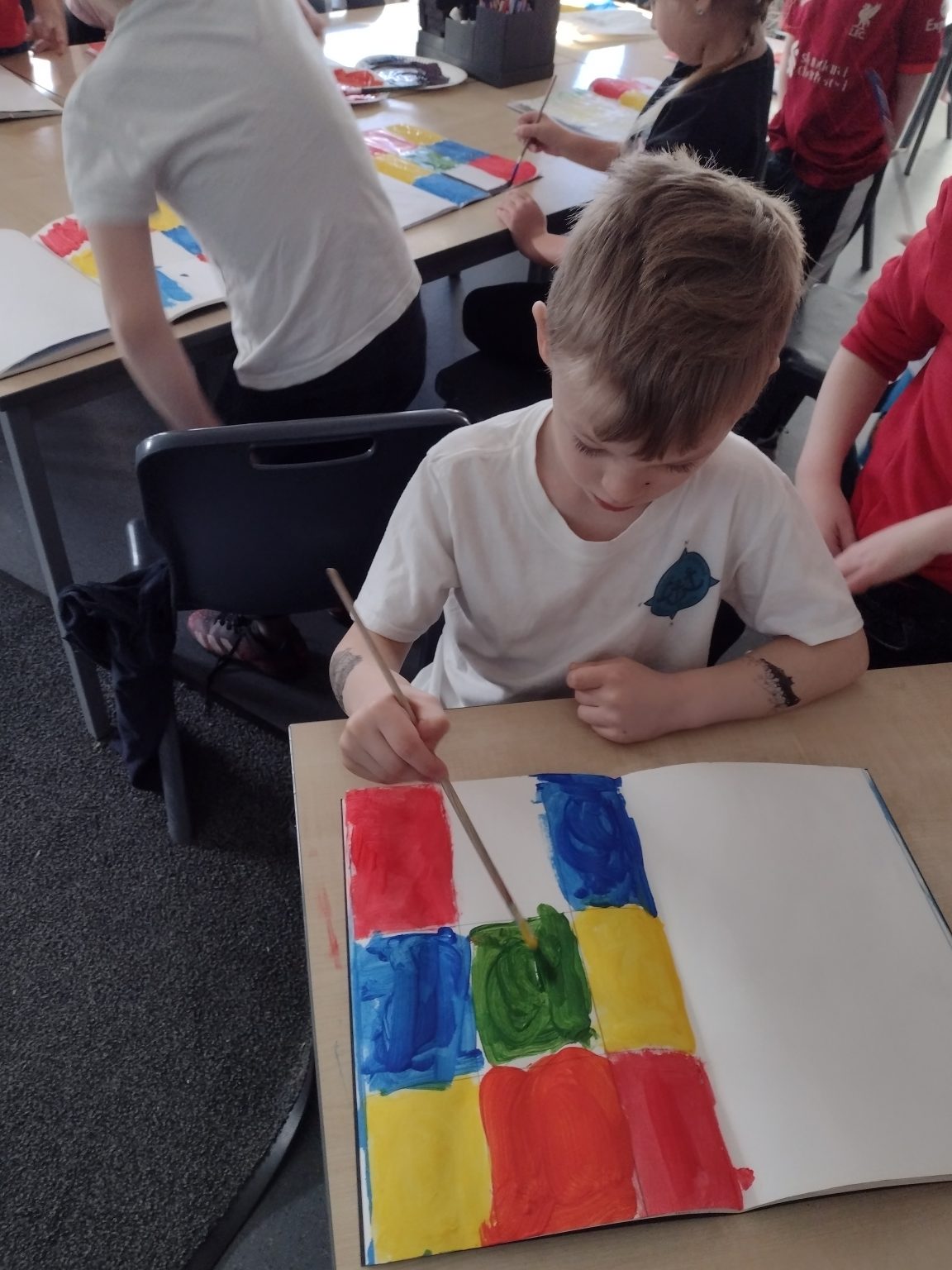 Creating secondary colours | Christopher Pickering Primary School