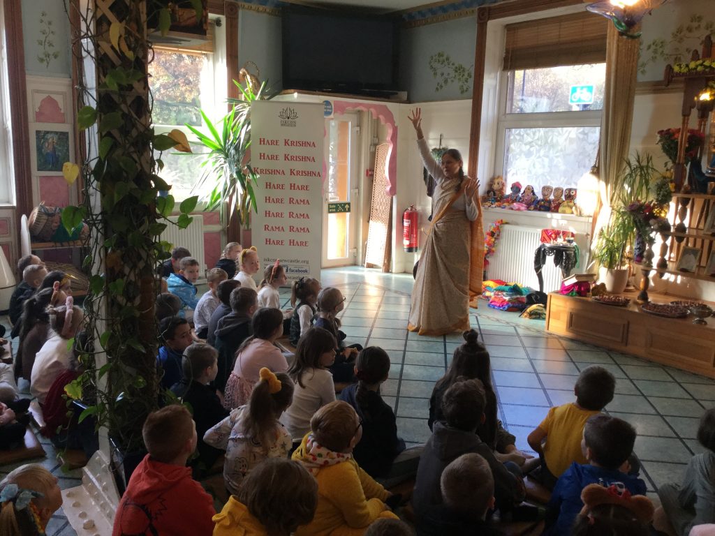 Year 3 visit a Hindu Temple in Newcastle. | Biddick Hall Junior School