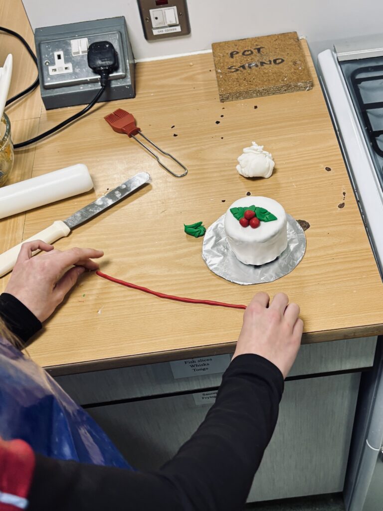 Week 14 - Christmas Pudding decorating and Sutton Hoo Competition - St ...
