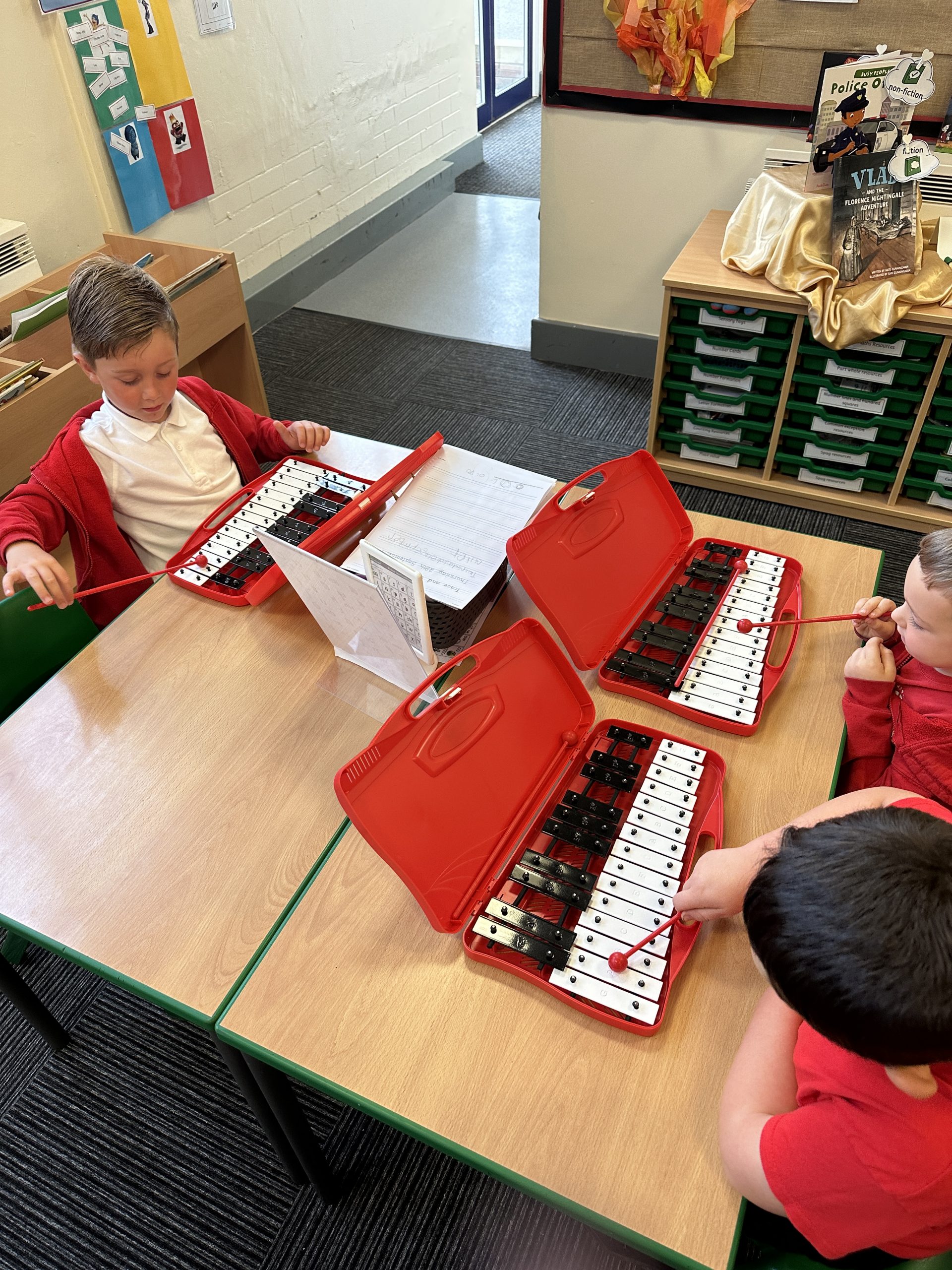 Year 2 music – playing the tune to Tony Chestnut on the glockenspiel ...