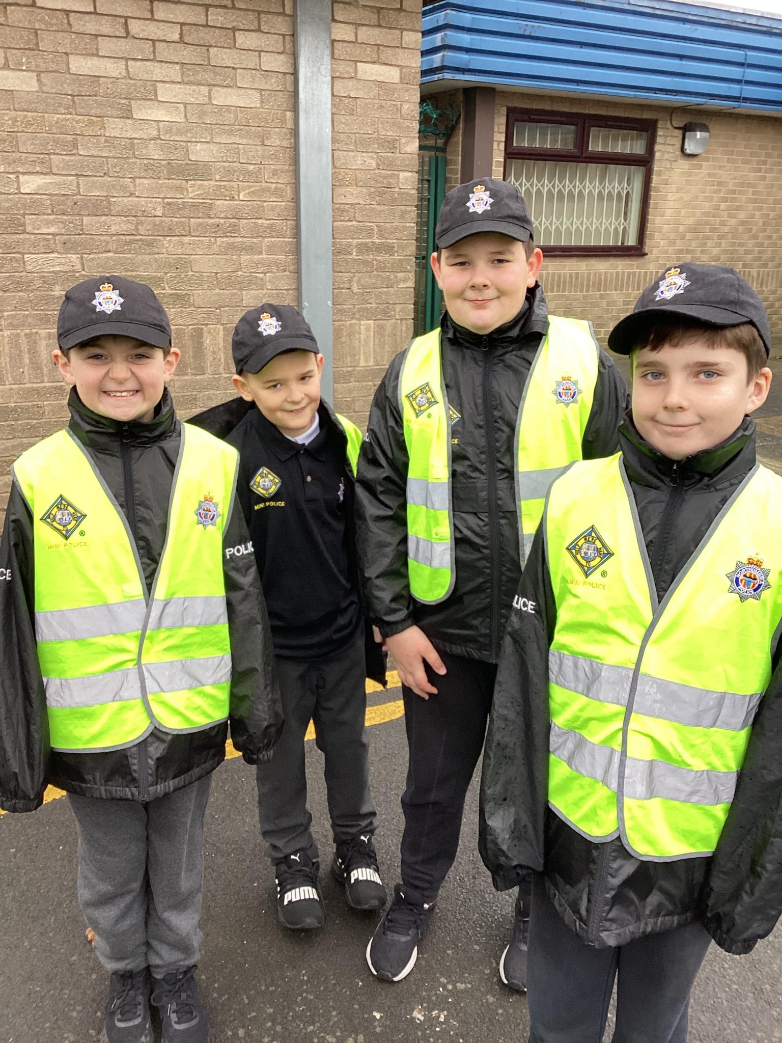 Mini Police visit Northumbria police horses | Harton Primary School