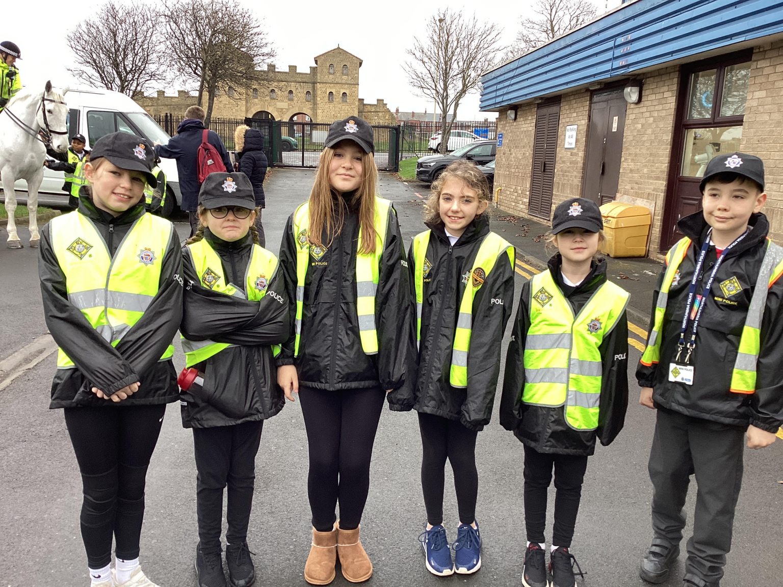 Mini Police visit Northumbria police horses | Harton Primary School